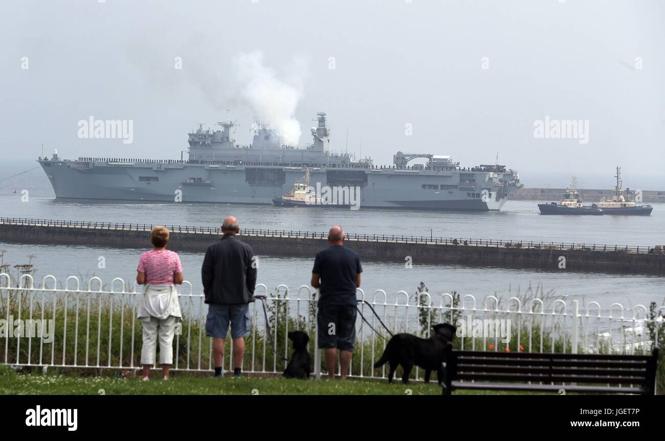 HMS Ocean arrives at the Port of Sunderland for a final farewell before ...