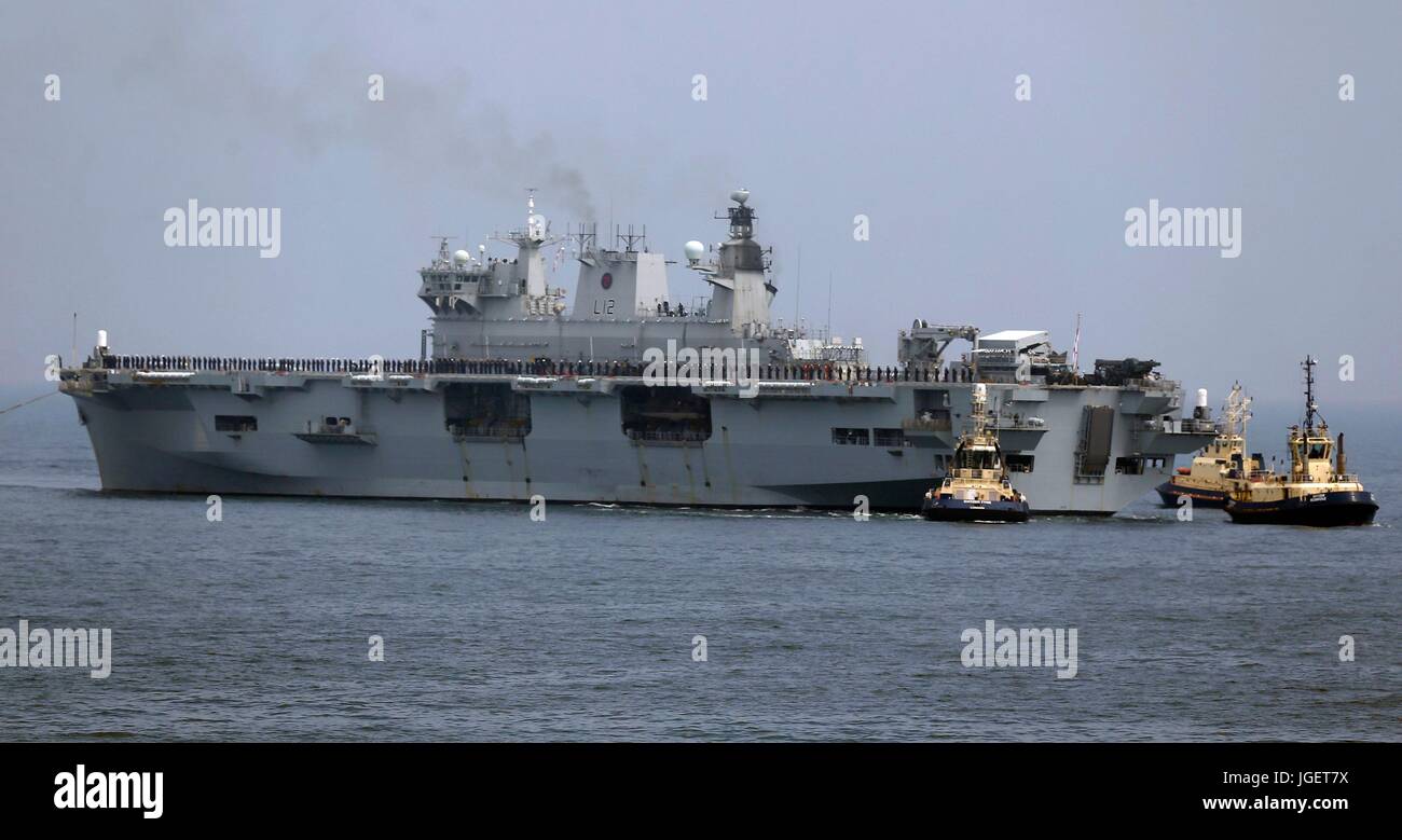 HMS Ocean arrives at the Port of Sunderland for a final farewell before ...