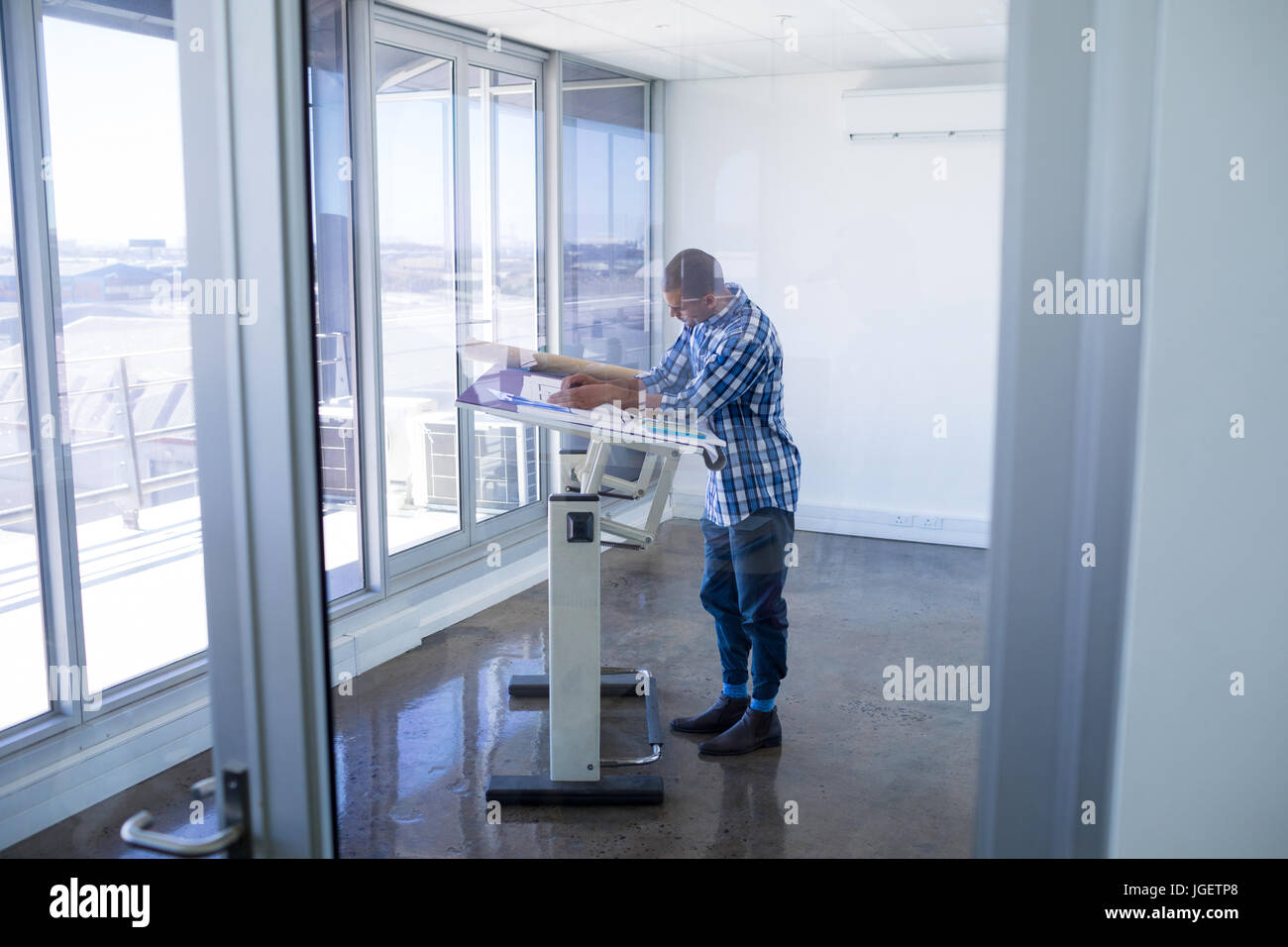 Drafting table hi-res stock photography and images - Alamy