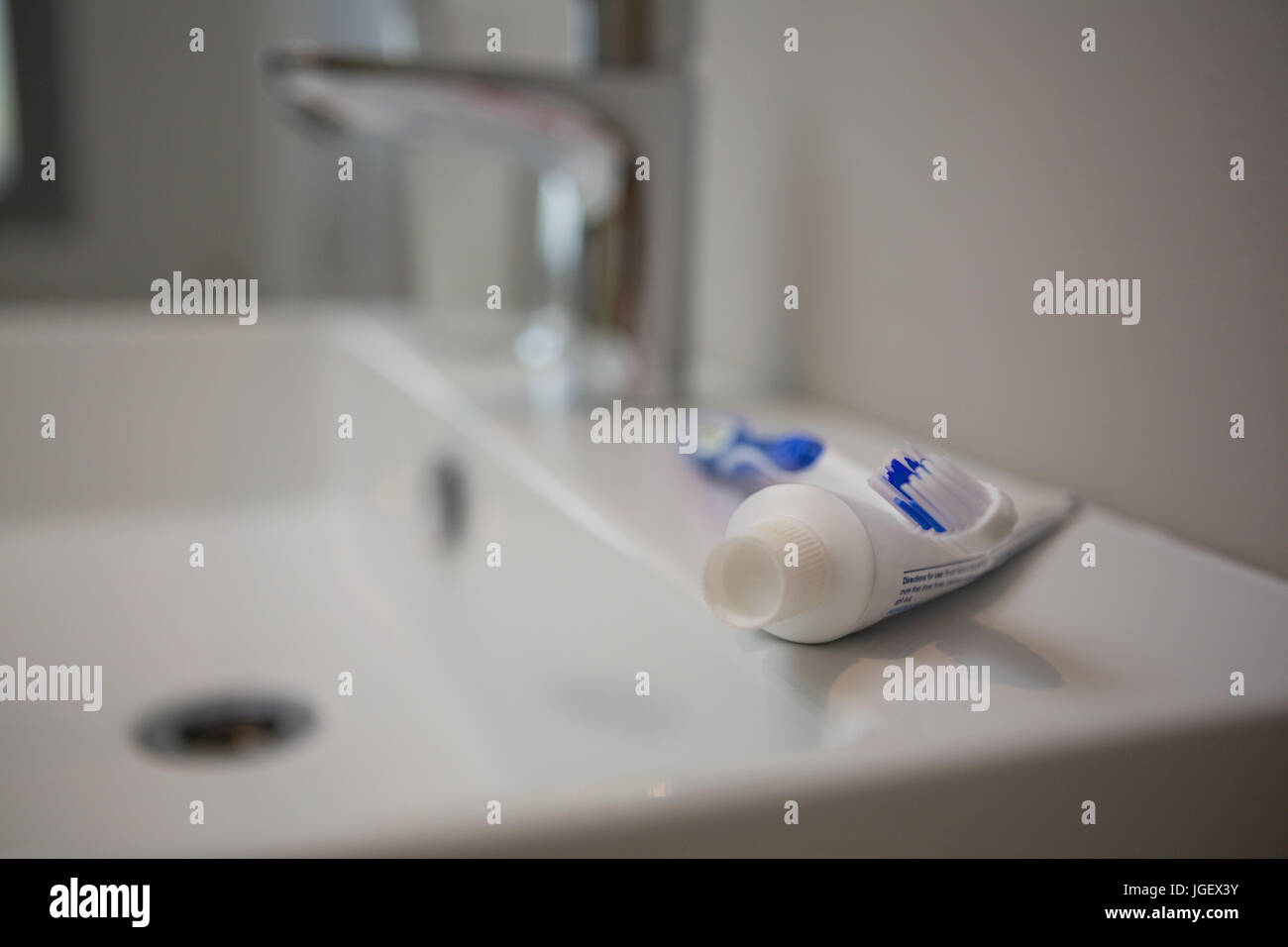 Close up toothpaste tube hi-res stock photography and images - Alamy