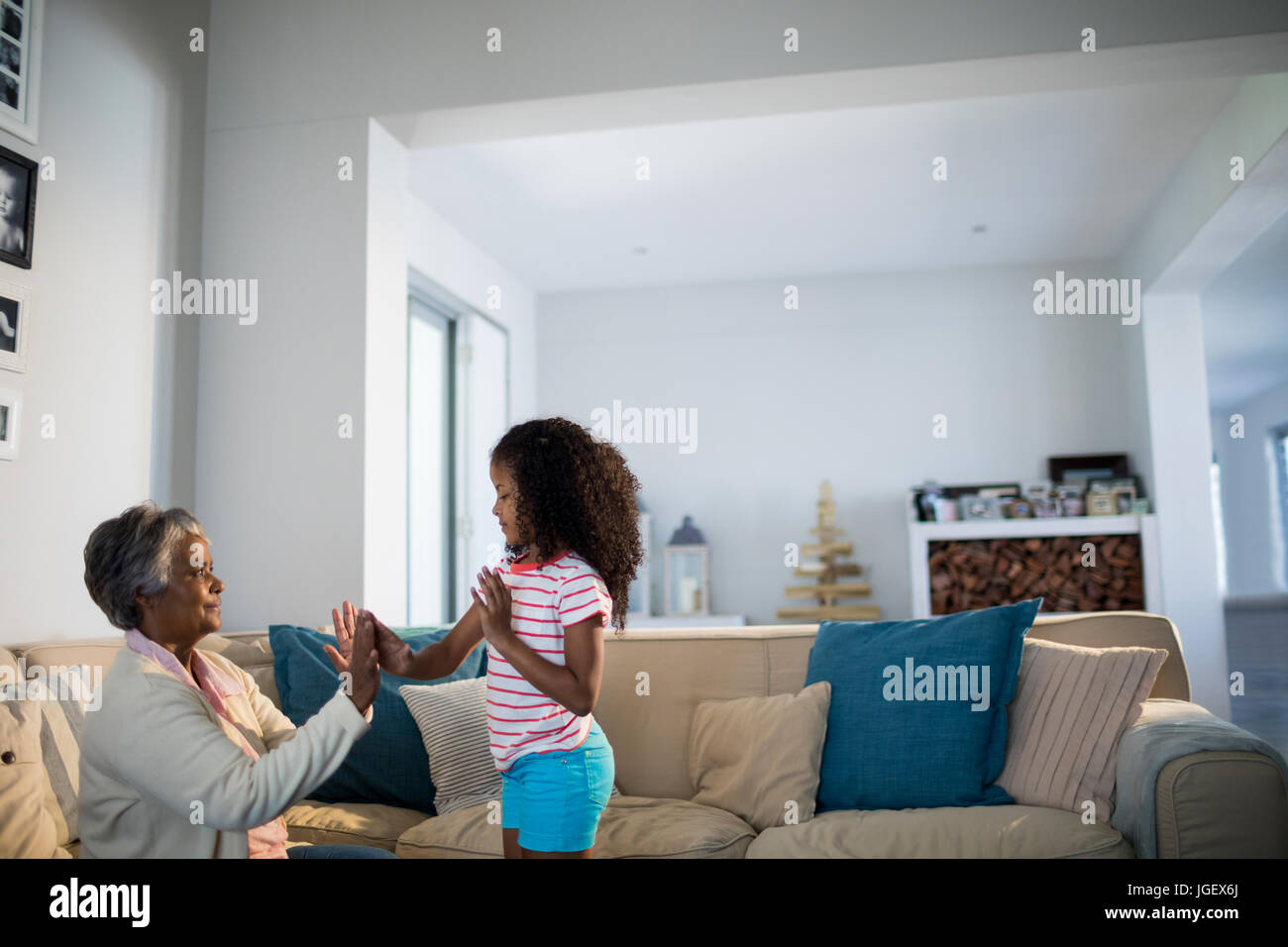 Clapping games hi-res stock photography and images - Alamy