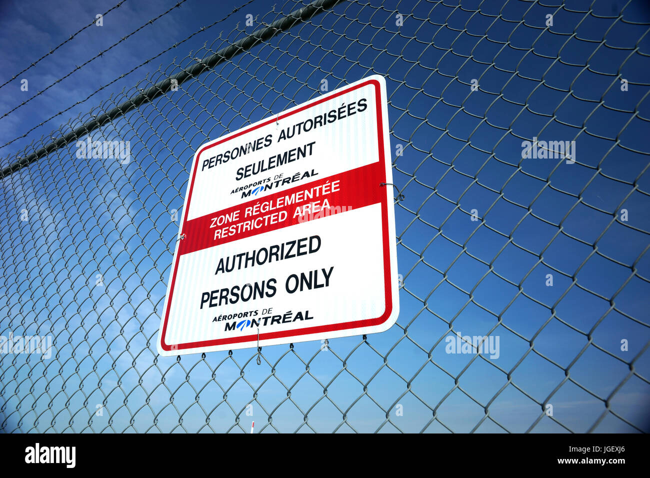 Restricted area airport hi-res stock photography and images - Alamy