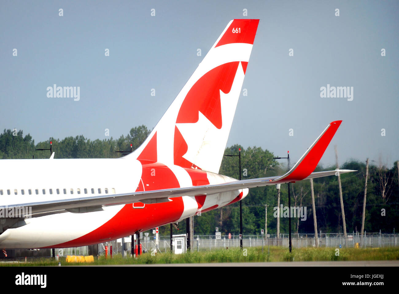 Airplane taxiing at airport hi-res stock photography and images - Alamy