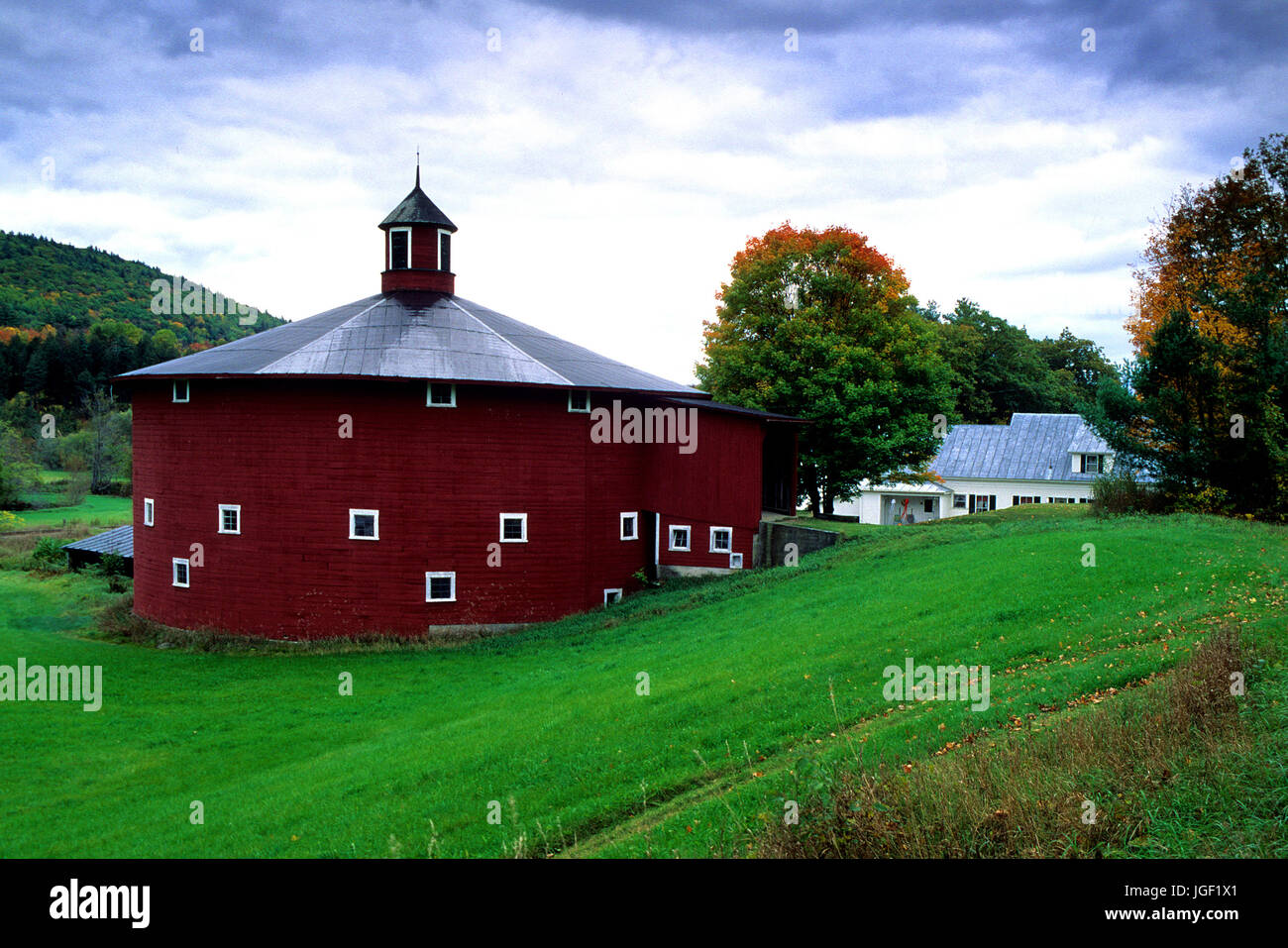 A round barn near St. Johnsbury, Vermont, USA Stock Photo - Alamy