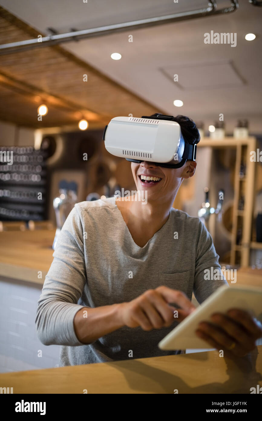 Virtual screen restaurant hi-res stock photography and images - Alamy