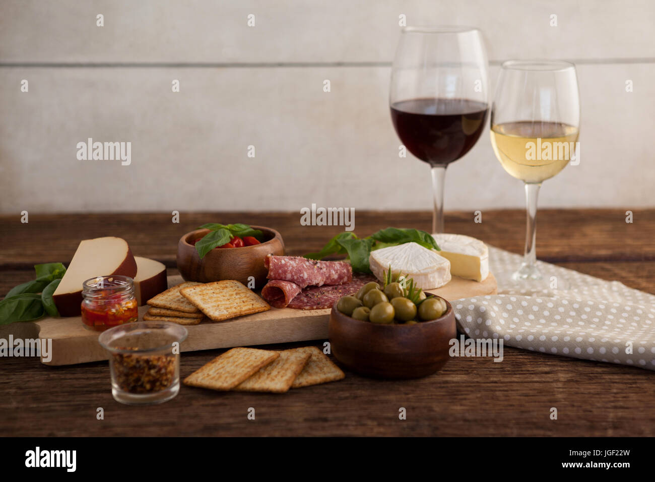 Picnic on wall hi-res stock photography and images - Alamy