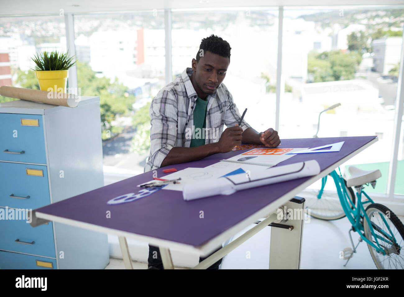 Drafting table hi-res stock photography and images - Alamy