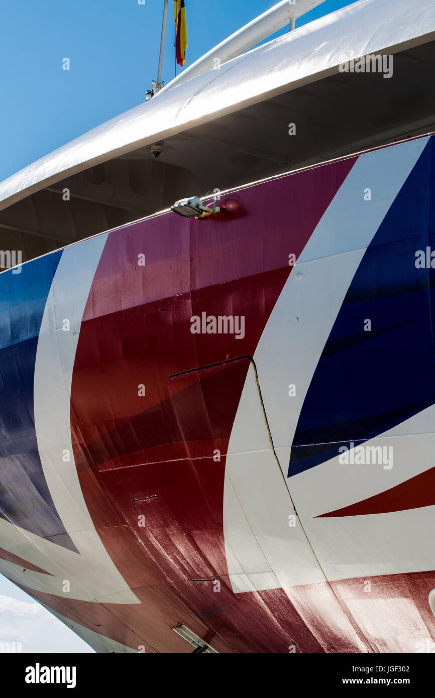 Union Jack colour scheme painted on bow of P&O liner Ventura Stock ...
