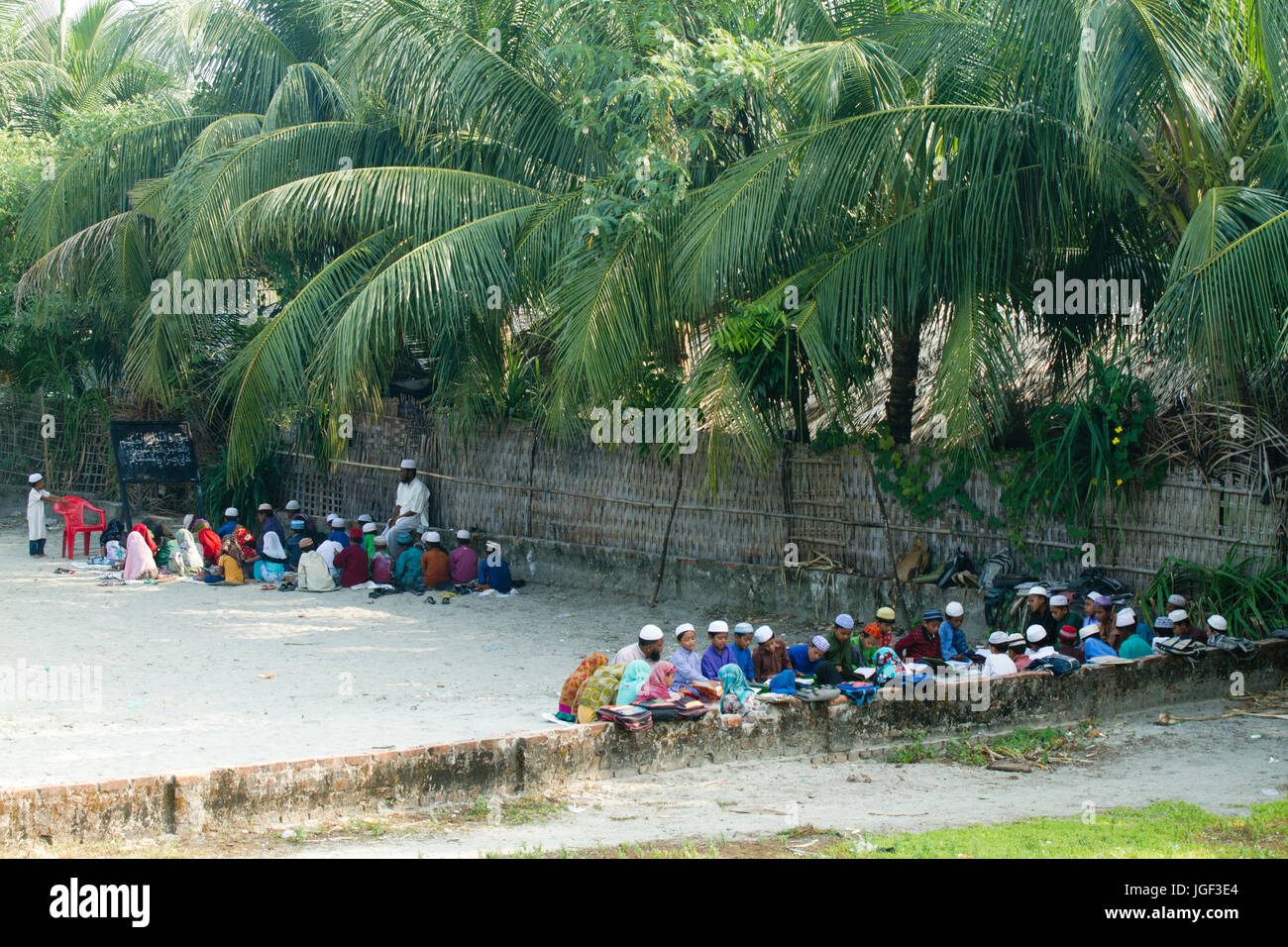 Students attend Maktab (morning islamic school) at the Saint Martin's ...