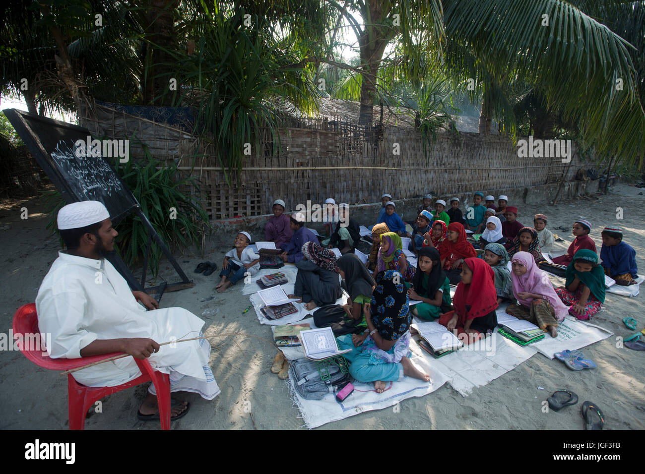 Students attend Maktab (morning islamic school) at the Saint Martin's ...