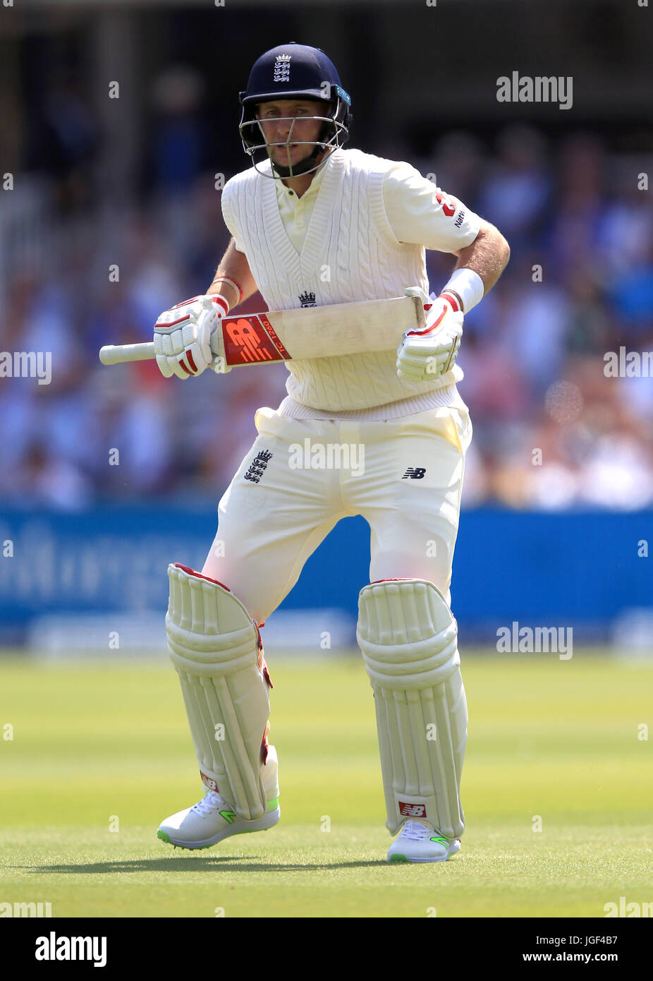 Englands joe root prepares hi-res stock photography and images - Alamy