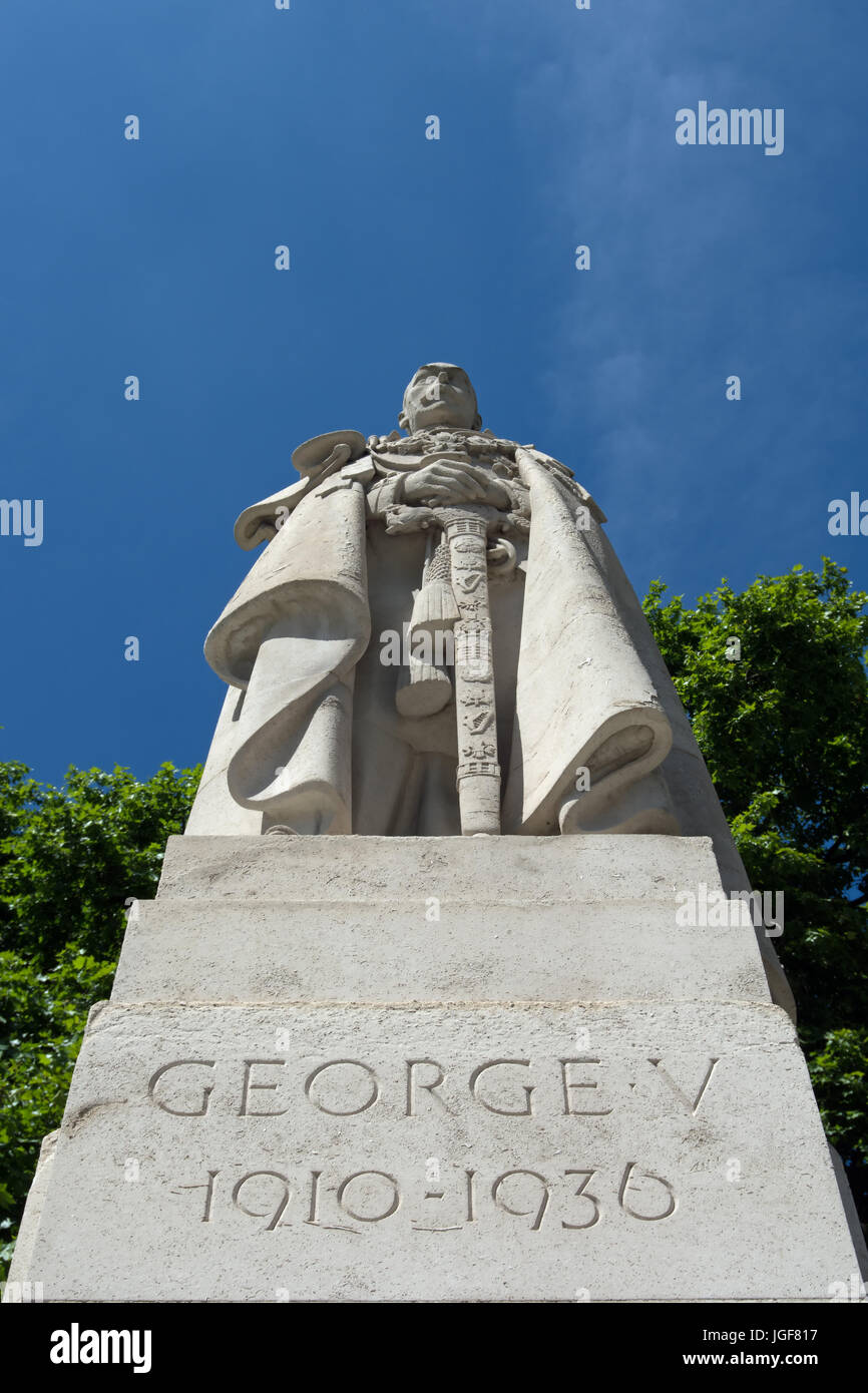 the 1947 statue in portland stone by william reid dick of king george v ...