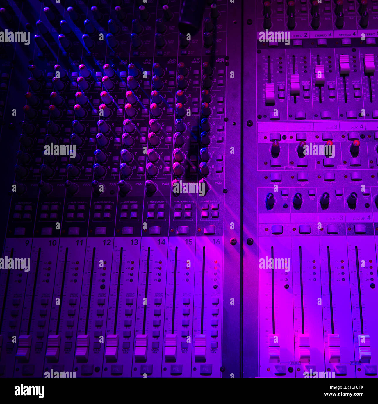 Sound mixer controller knobs hi-res stock photography and images - Alamy