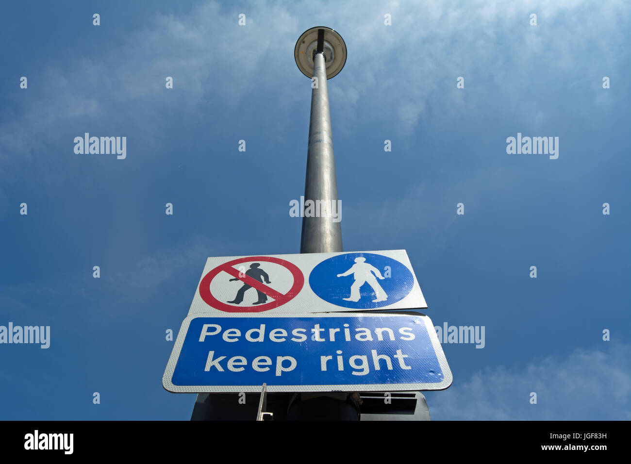 Keep right sign hi-res stock photography and images - Alamy