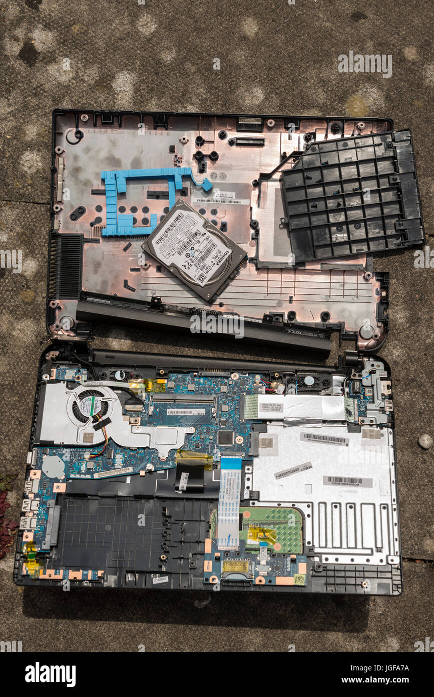 Broken Toshiba laptop Stock Photo - Alamy