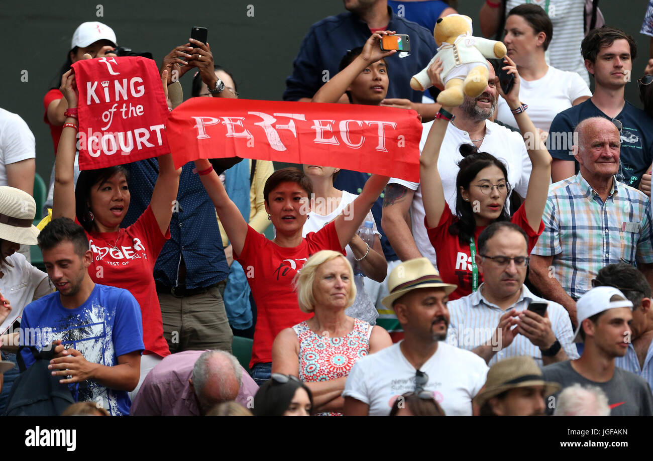 Roger Federer fans on centre court on day four of the Wimbledon ...