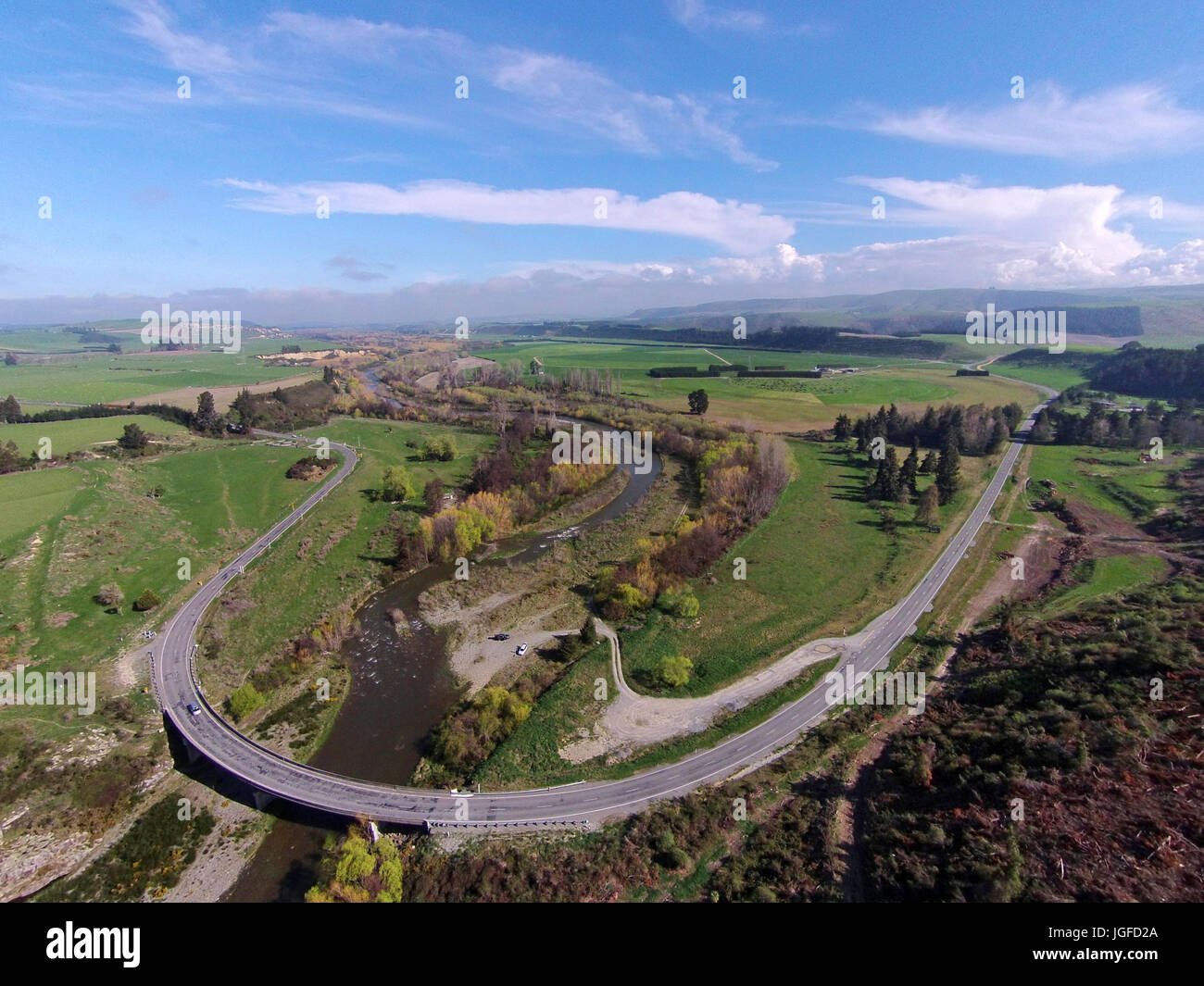 Curved bridge hi-res stock photography and images - Alamy