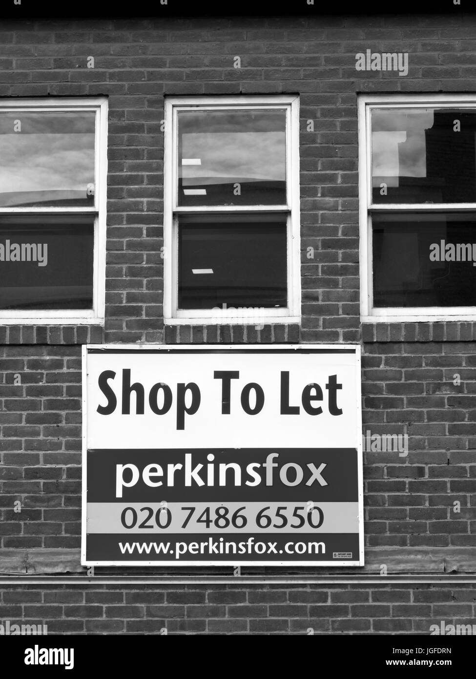 state Agent shop to let sign over vacant retail property Stock Photo ...