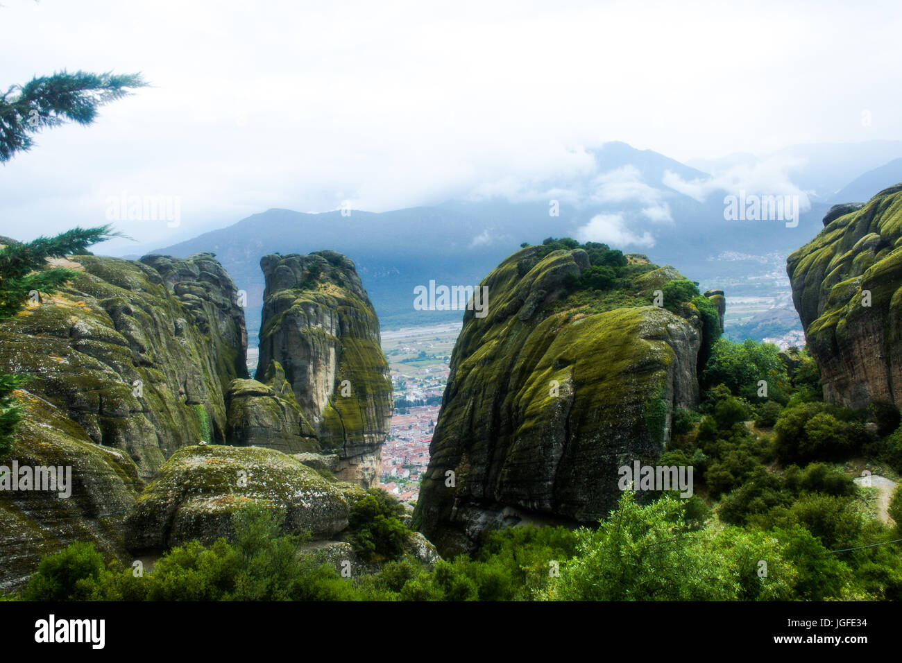 Cliffs of meteora hi-res stock photography and images - Alamy