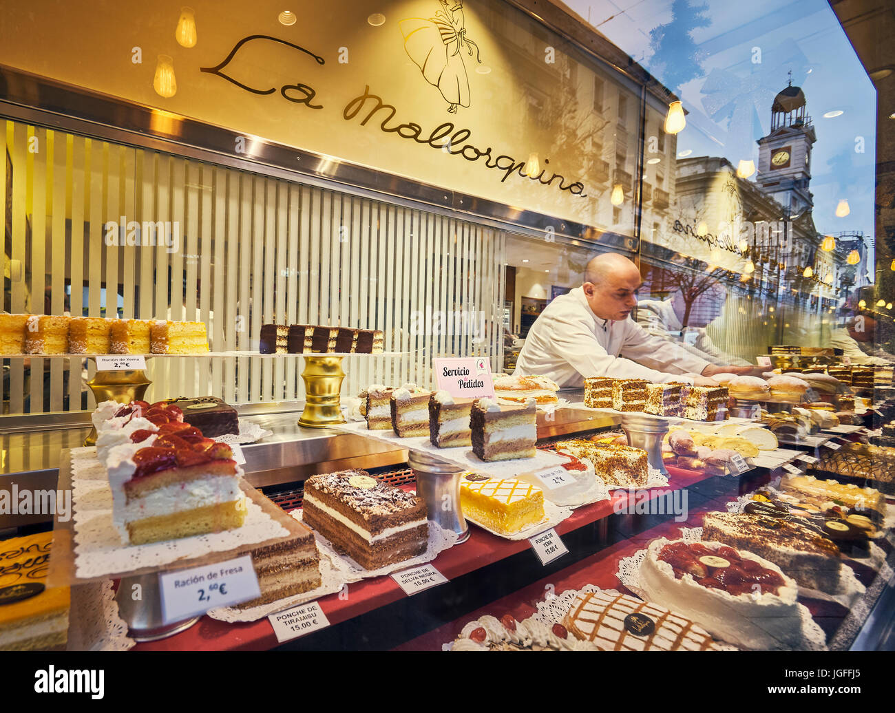 Bakery window display hi-res stock photography and images - Alamy