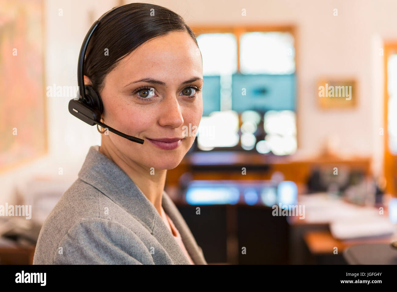 Person wearing headset hi-res stock photography and images - Alamy