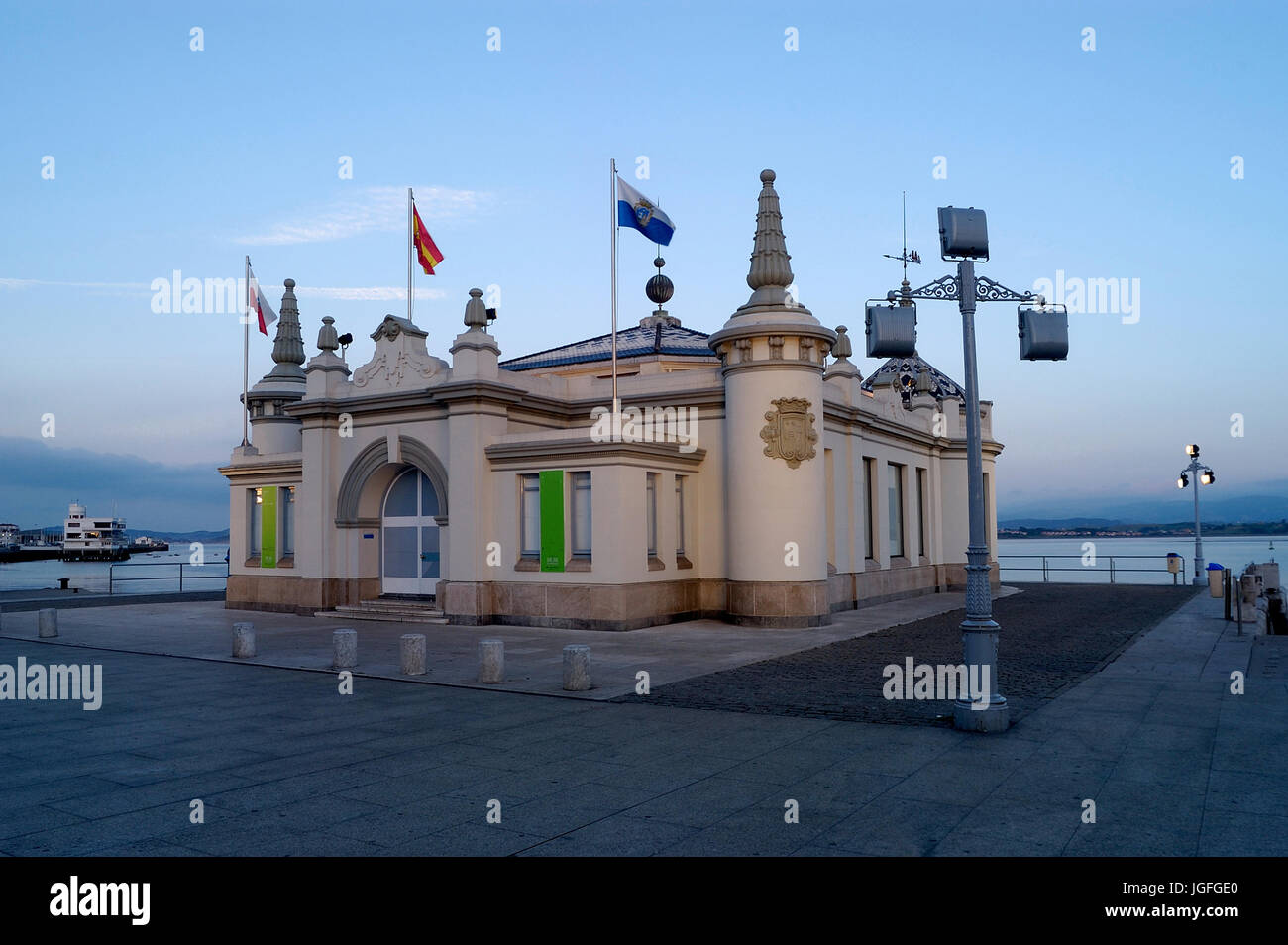 Embarcadero santander hi-res stock photography and images - Alamy