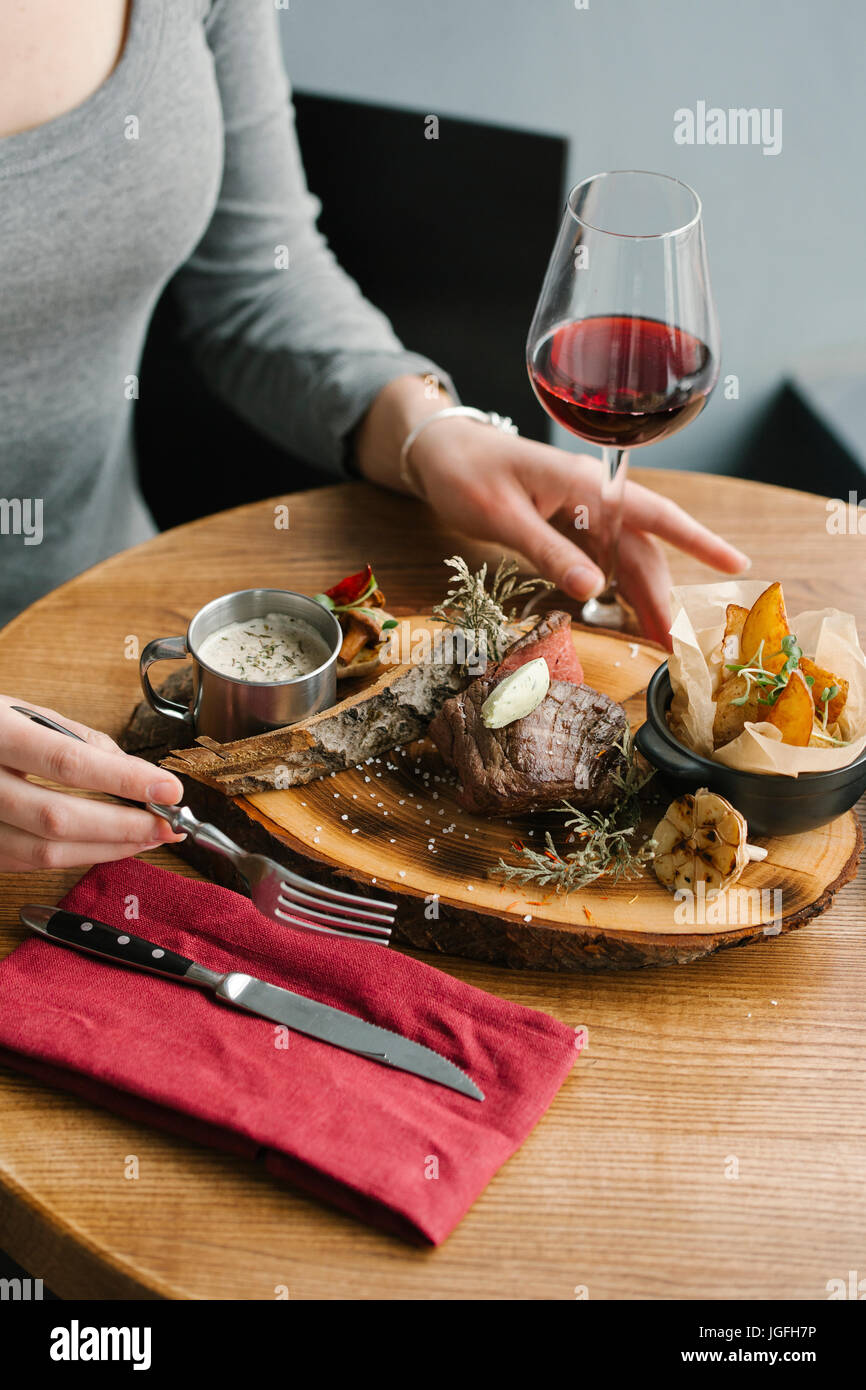 Meat eating animal hi-res stock photography and images - Alamy