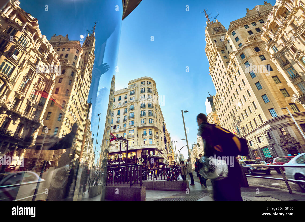 Madrid tower skyscraper reflection hi-res stock photography and images ...