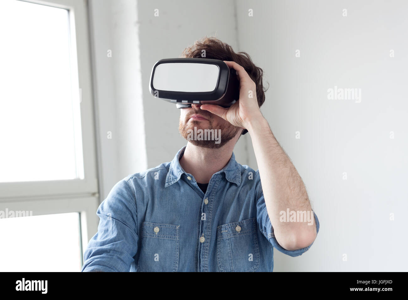 Virtual reality experience amazed hi-res stock photography and images ...