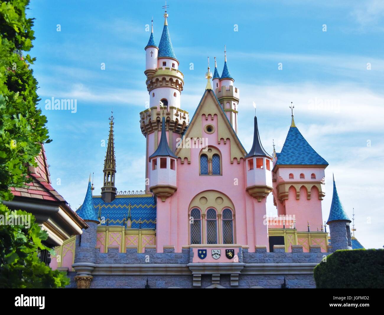 Disneyland anaheim castle hi-res stock photography and images - Alamy
