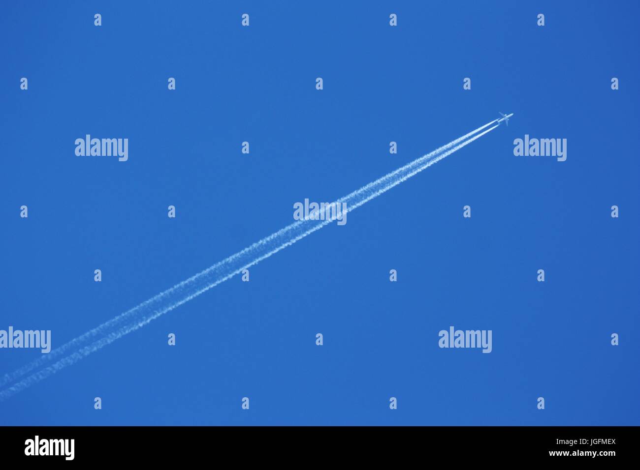 Jet in Flight Stock Photo - Alamy