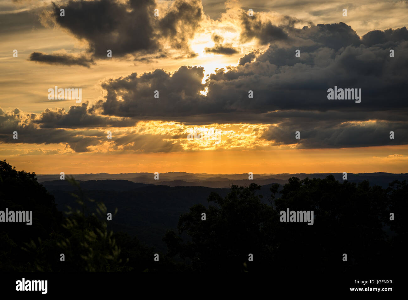 A sunset above the mountain in Central Appalachia Stock Photo - Alamy
