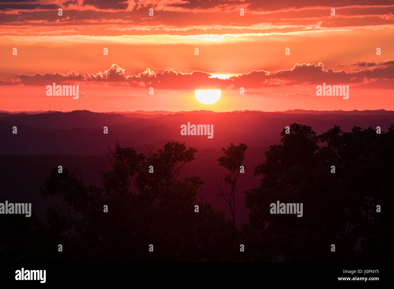 A sunset above the mountain in Central Appalachia Stock Photo - Alamy