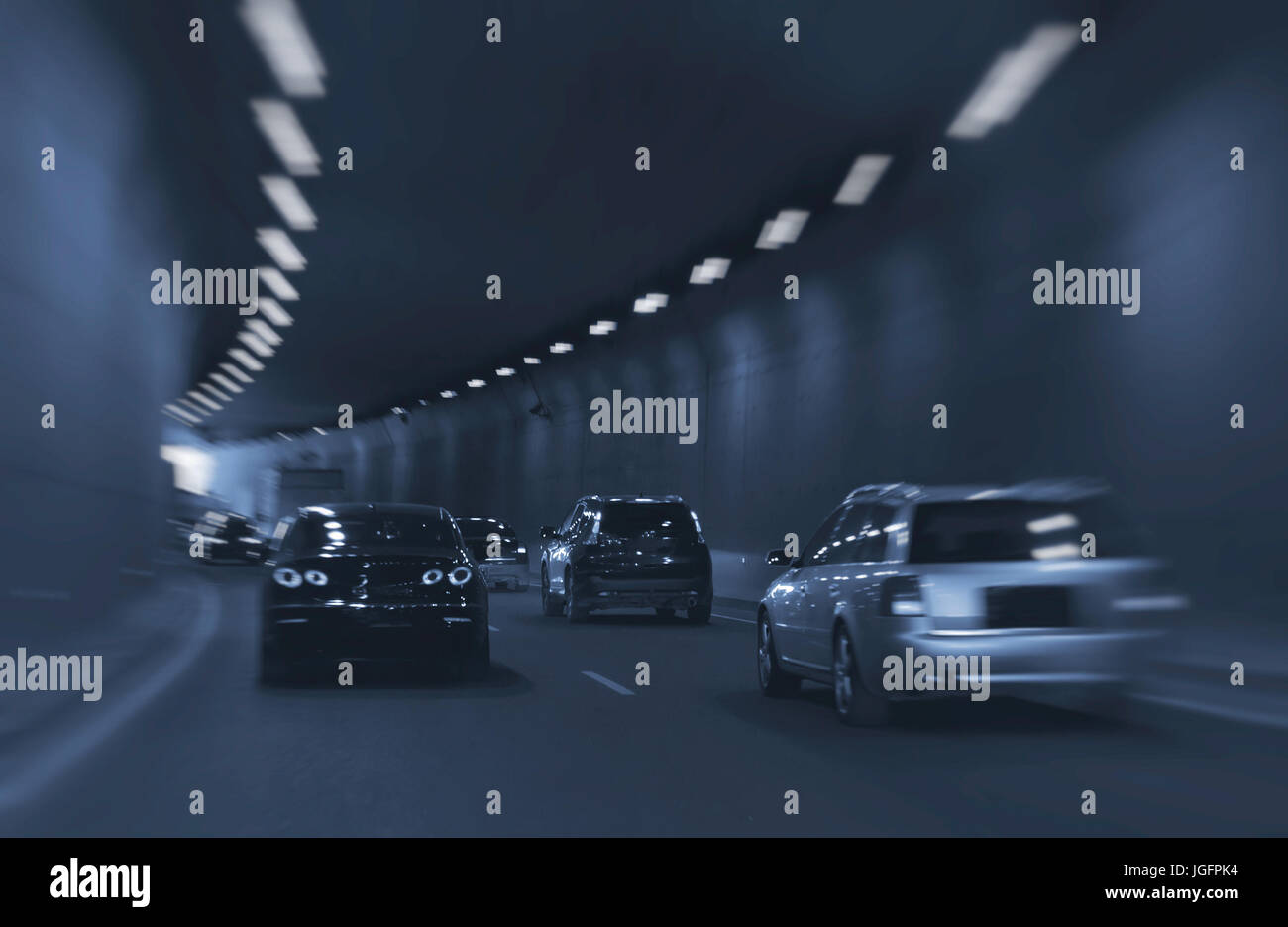 Cars traffic moving through tunnel hi-res stock photography and images ...