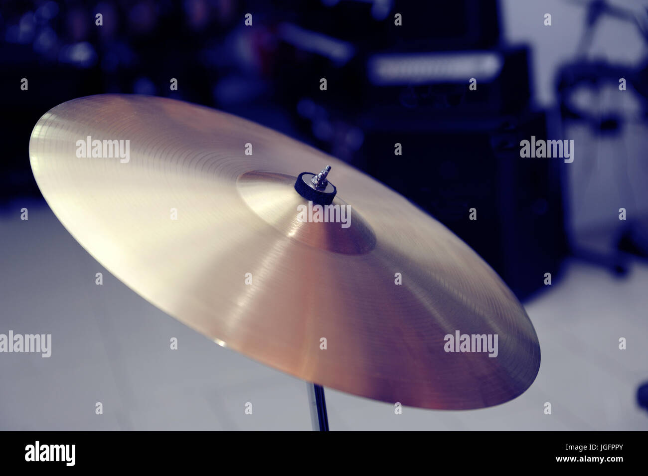 Gold drum kit hi-res stock photography and images - Alamy