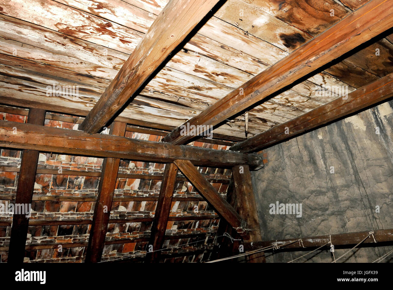 house, roof, old, destroyed, wooden, attic,apartment, architecture ...