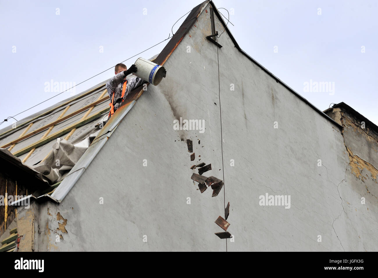 house, roof, old, destroyed, wooden, attic, architecture, dander, man ...