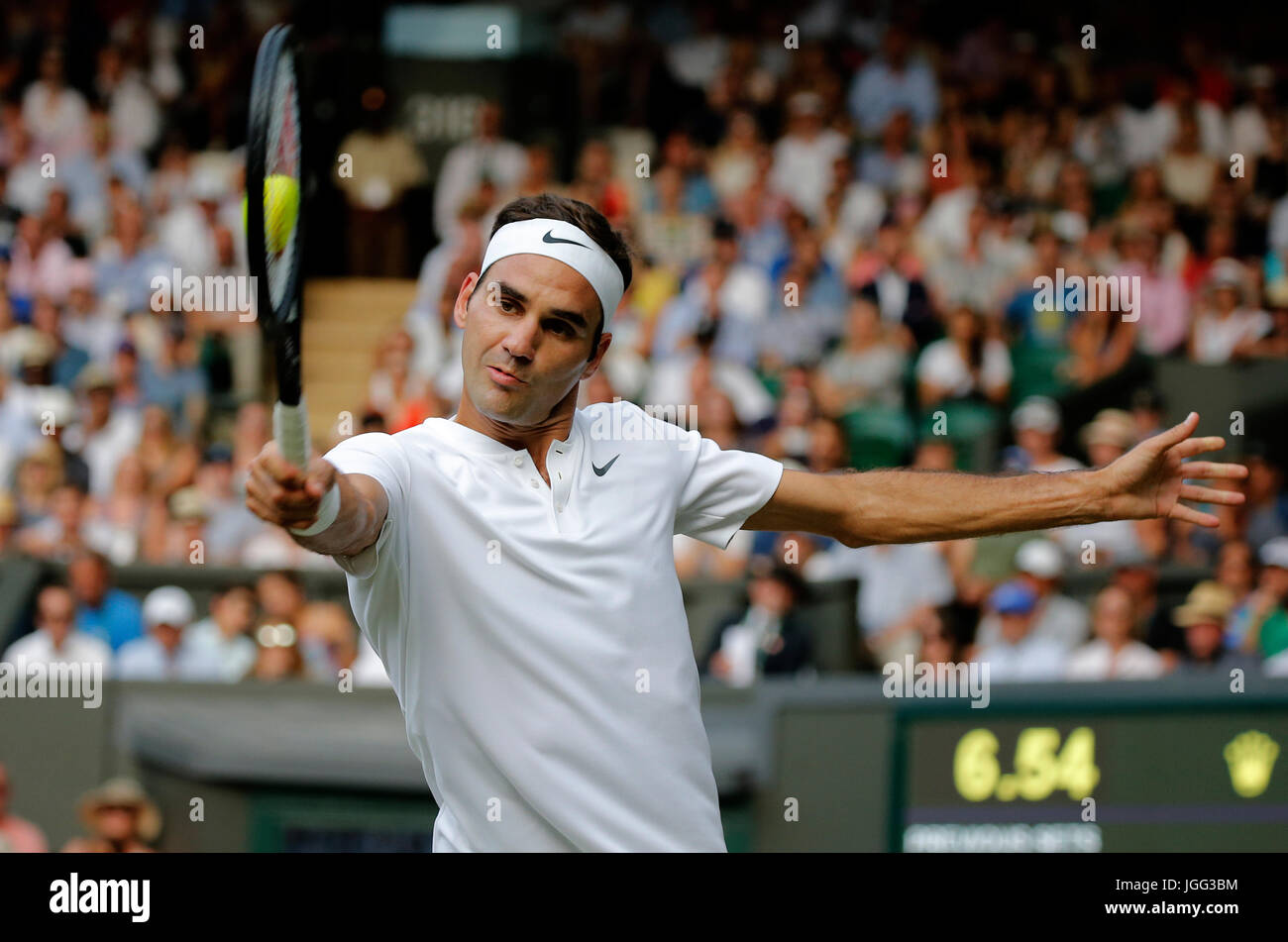 Roger federer 2017 wimbledon hi-res stock photography and images - Alamy