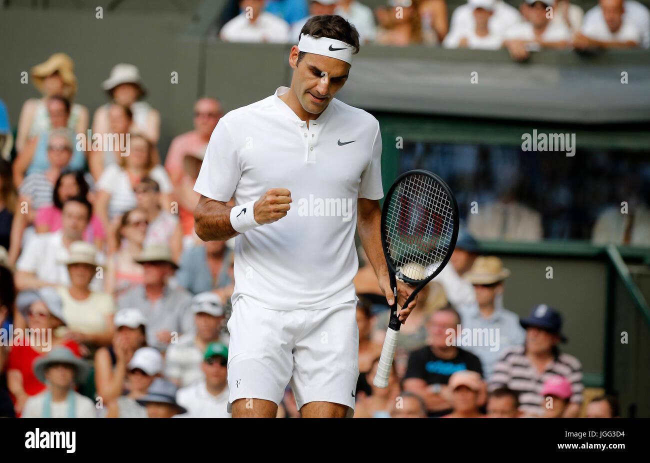 Roger federer 2017 wimbledon hi-res stock photography and images - Alamy