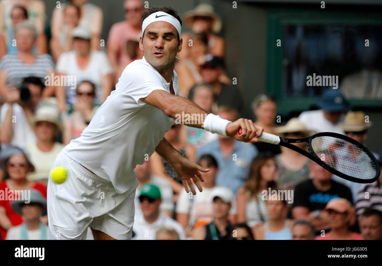 Roger federer 2017 wimbledon hi-res stock photography and images - Alamy