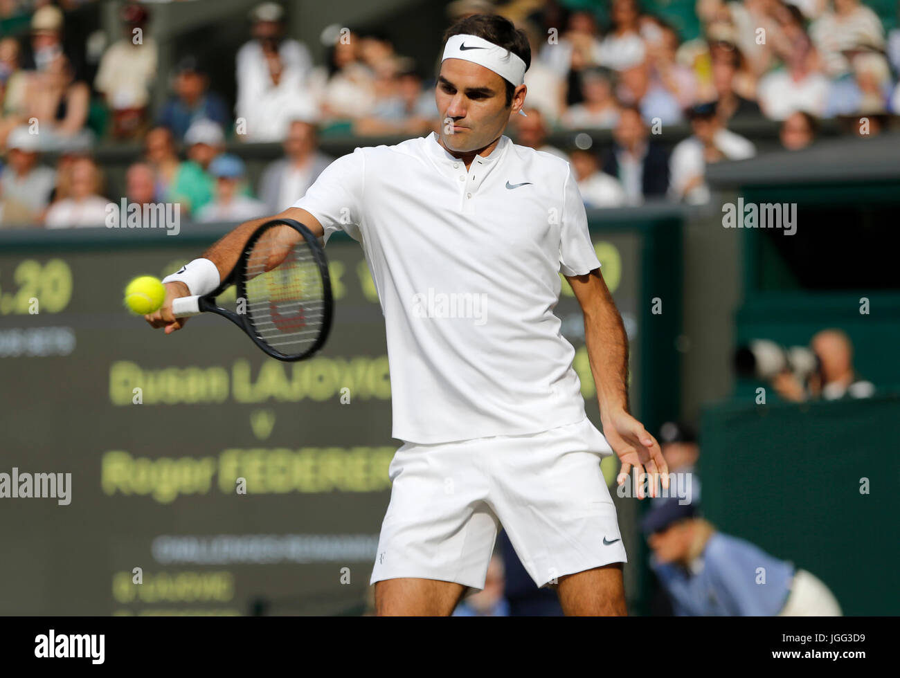 Roger federer 2017 wimbledon hi-res stock photography and images - Alamy
