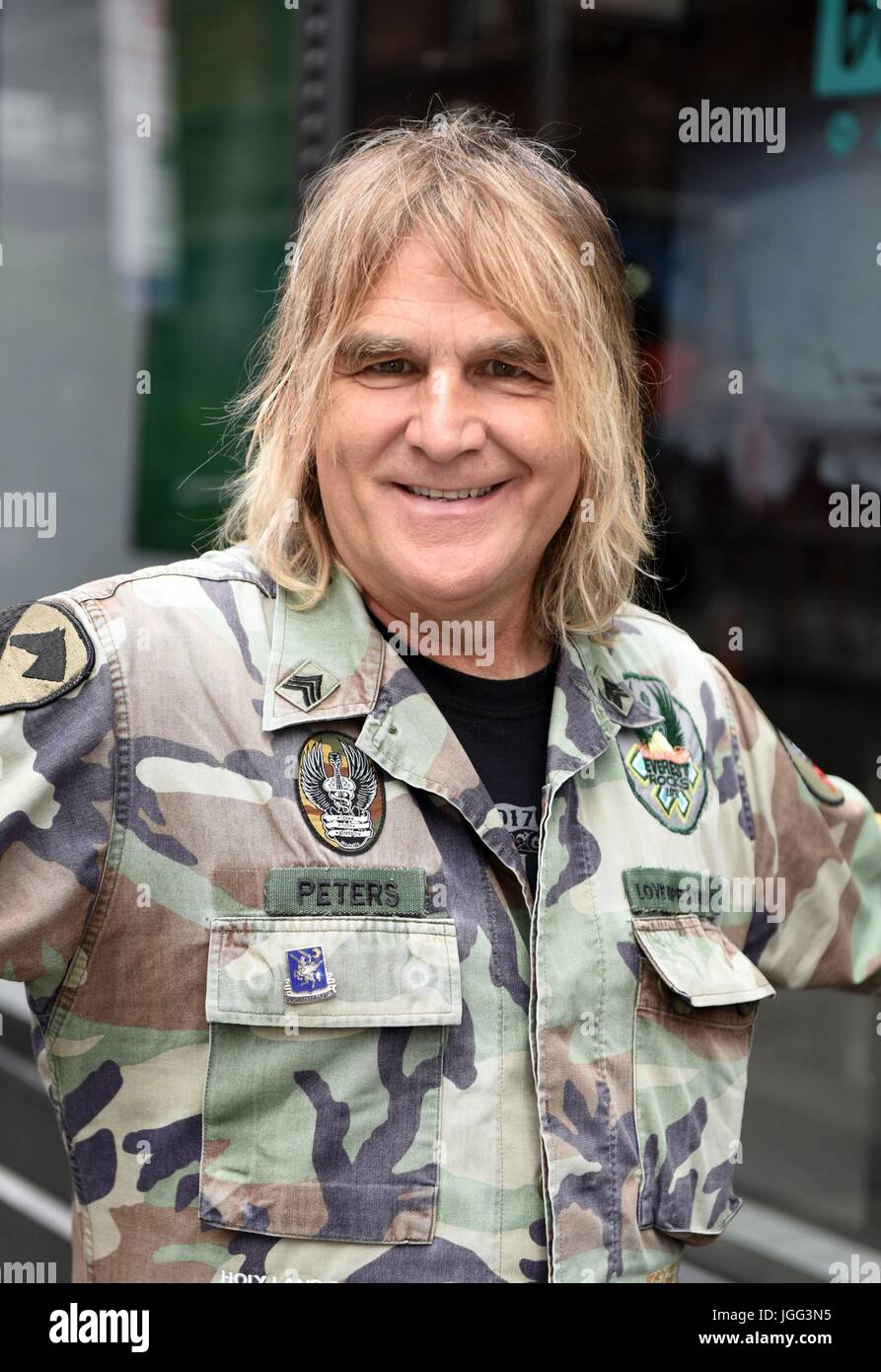 New York, NY, USA. 6th July, 2017. Mike Peters of the Alarm out and ...