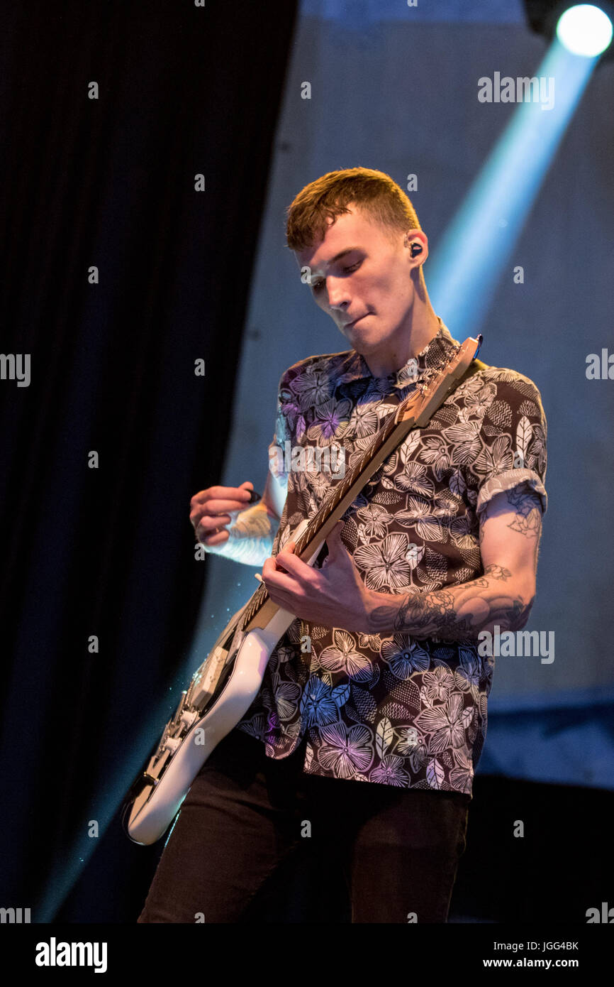Pvris 2017 hi-res stock photography and images - Alamy