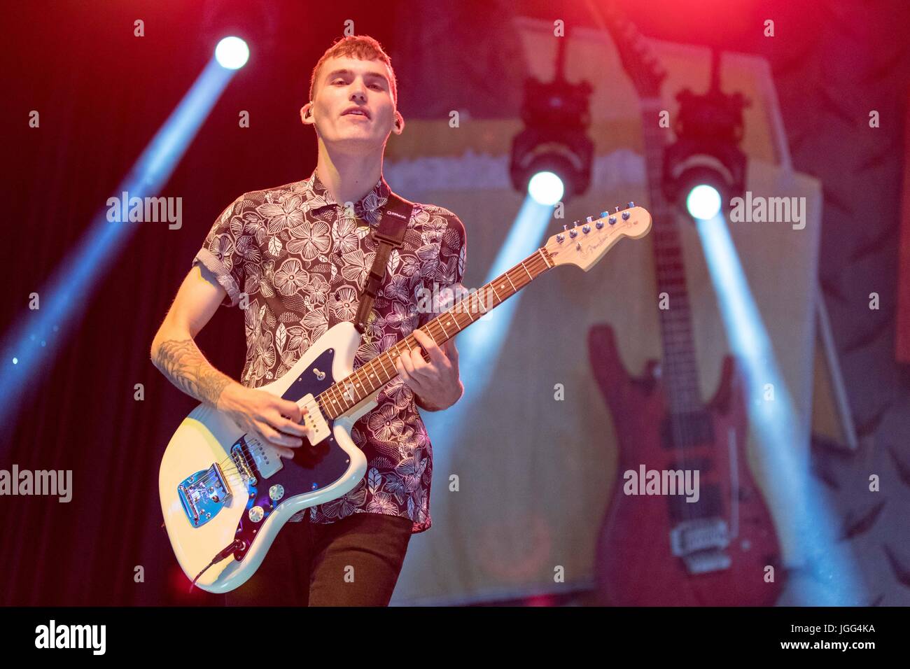 Pvris 2017 hi-res stock photography and images - Alamy