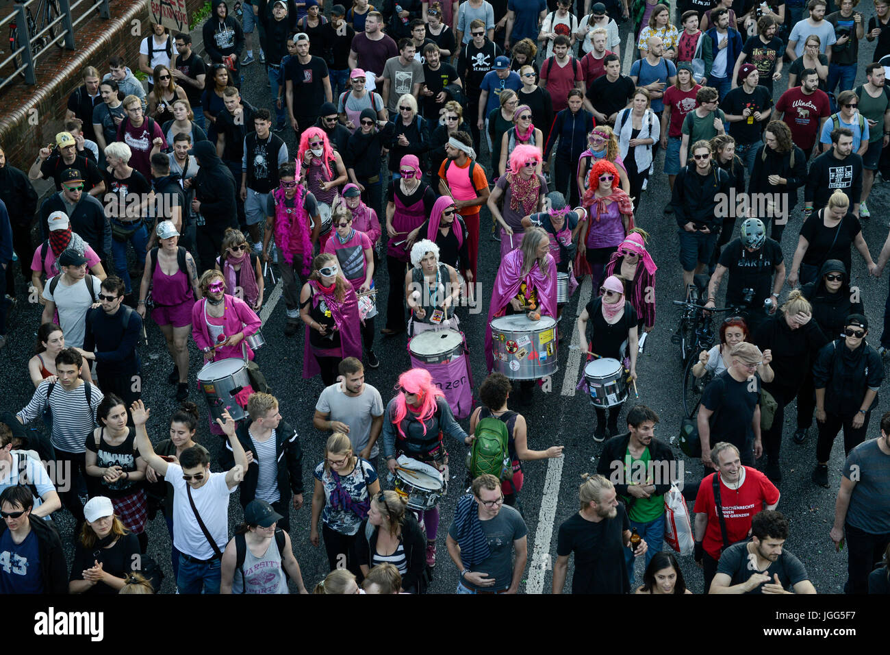 Antifa protester hi-res stock photography and images - Alamy