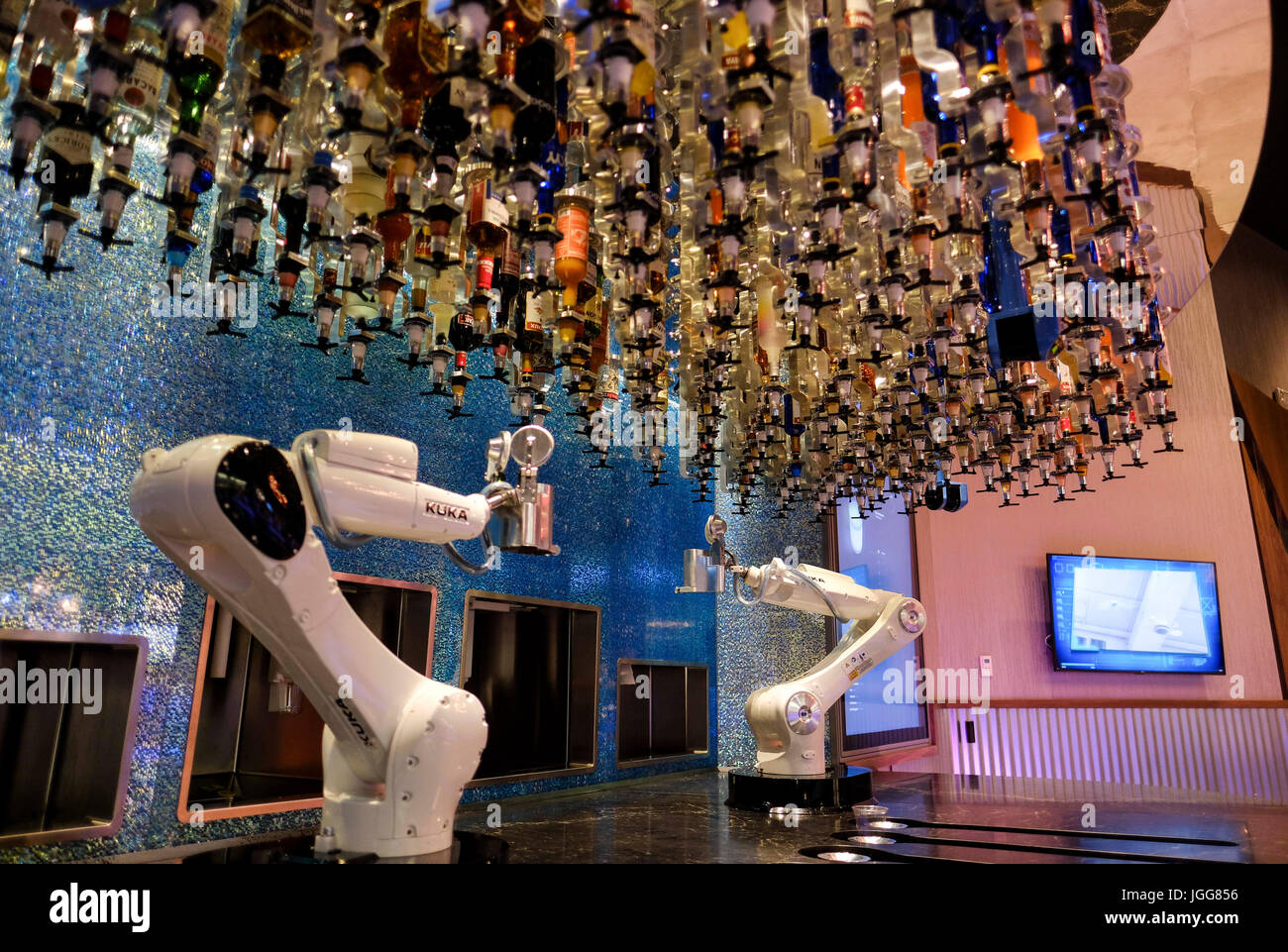 Las Vegas, USA. 6th July, 2017. Robotic bartenders prepare drinks at ...