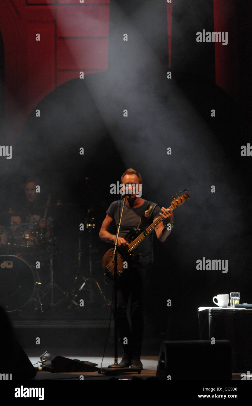 Singer sting hi-res stock photography and images - Alamy