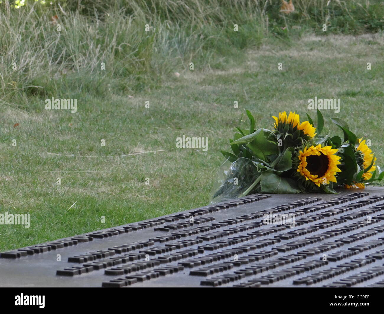 London, UK. 7th July, 2017. People are remembering 7/7 bombing 2005 in ...