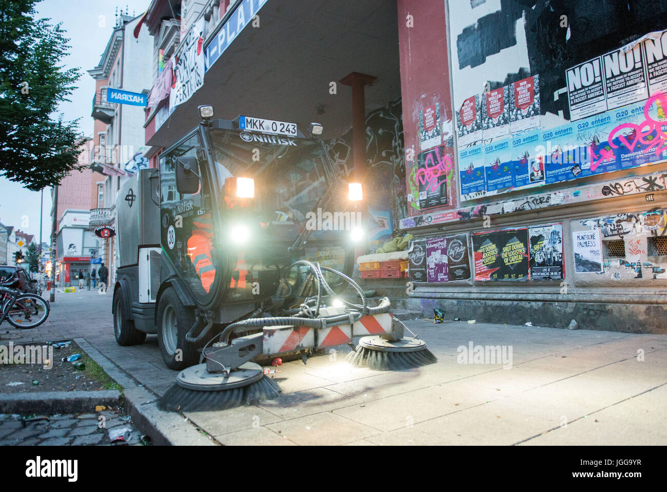 Hamburg, Germany. 7th July, 2017. A street cleaner sweeps the pavement ...