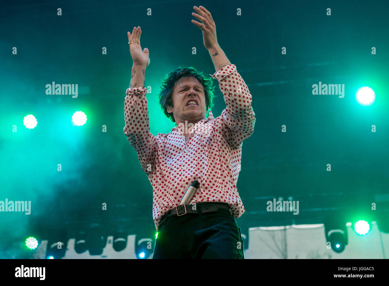 Singer matt shultz cage elephant hi-res stock photography and images ...